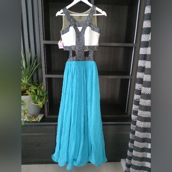 Divya Chawla | Dresses | Divya Chawla Small 34 Chest White And Aqua ...